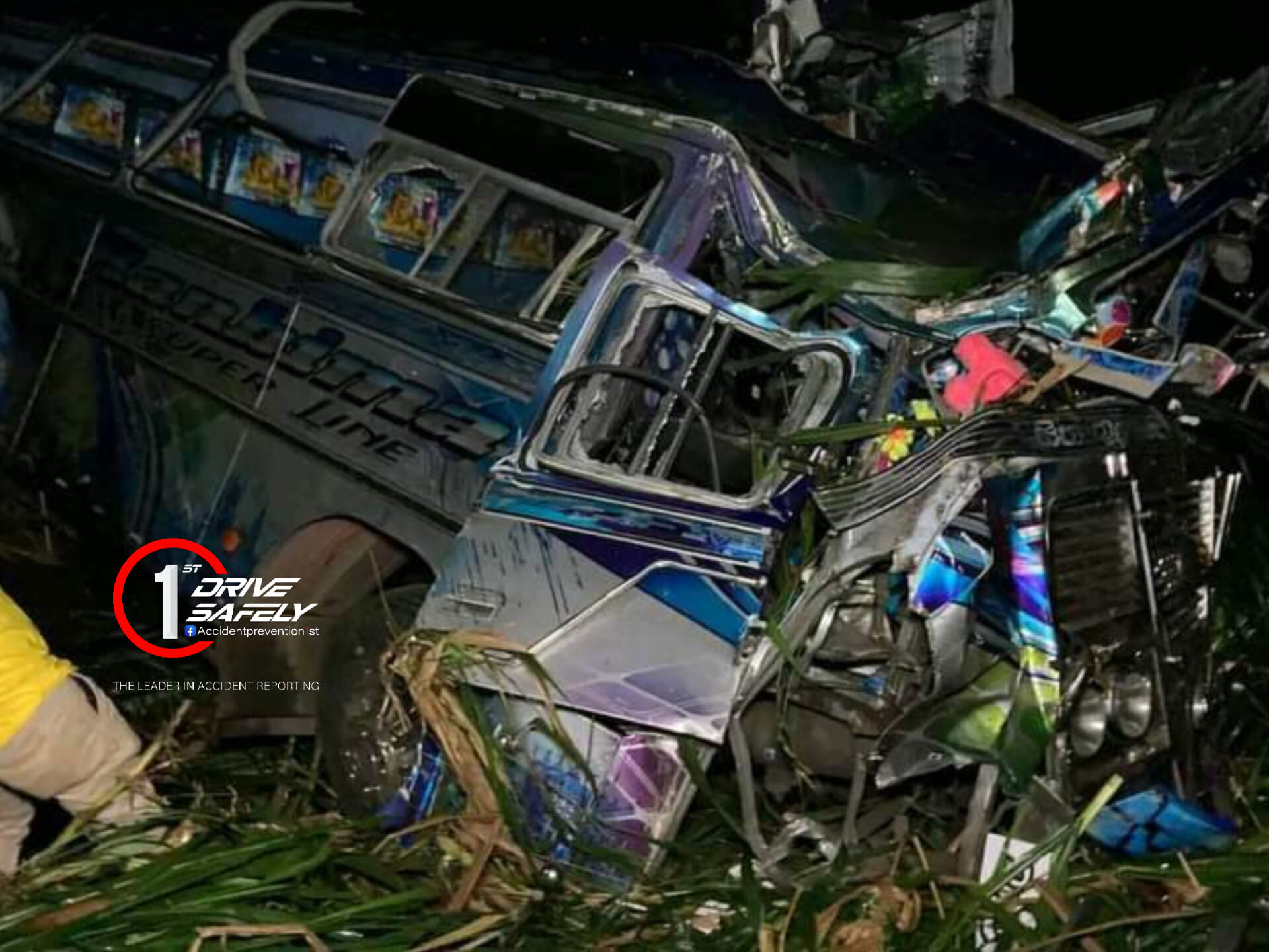 සිරිපා ගිය බසයක් පෙරැළී දෙදෙනකු මරුට - Rata.lk