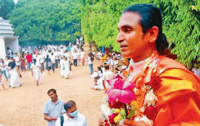 බෝධිසත්වයන්ට මාංචු, බුදු වූ සමන්තභද්‍රට වැඳුම් පිඳුම්. රටේ පොලිසියෙන් ...